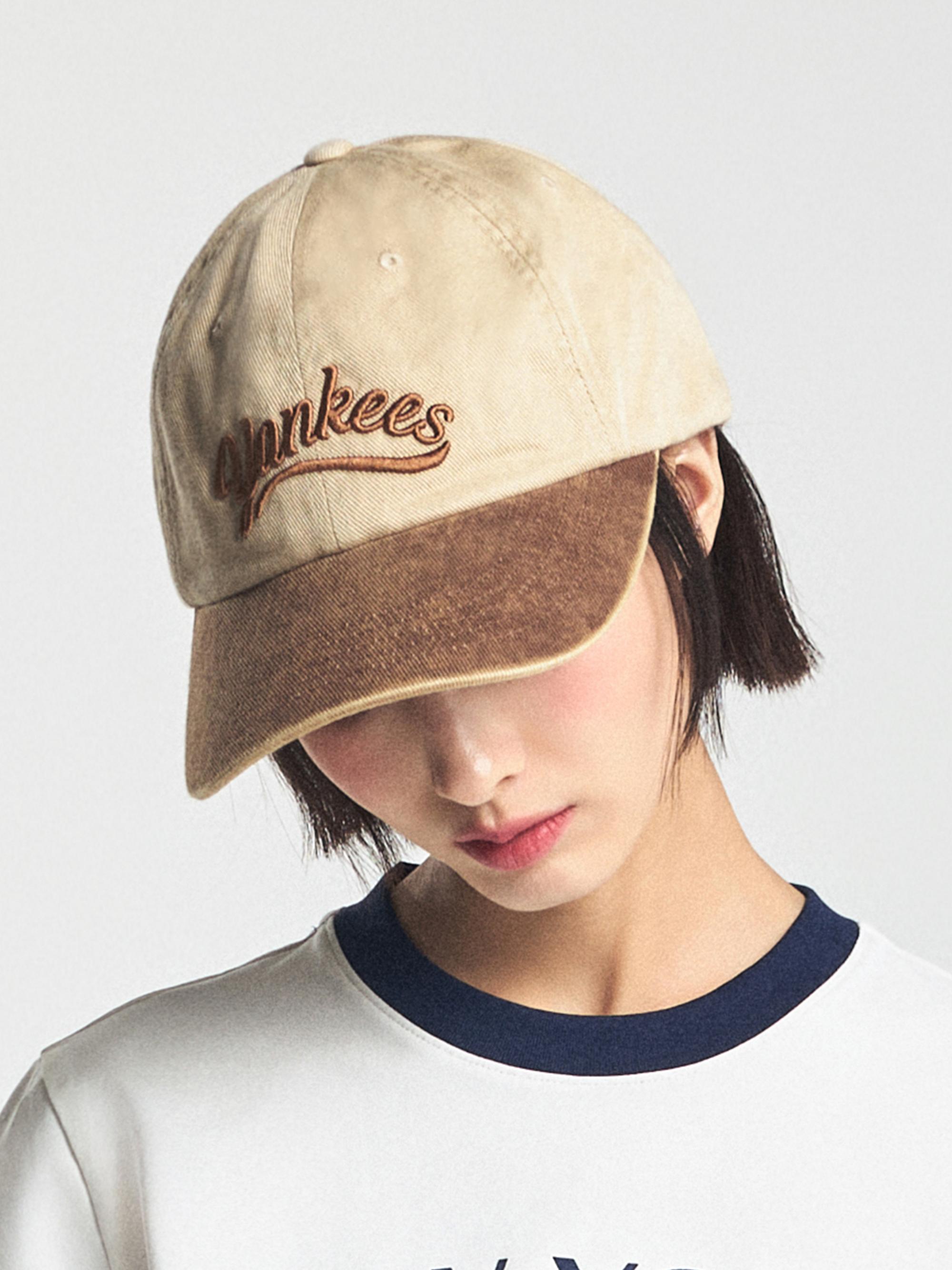 MLB 바시티 빈티지 컬시브 배색 언스트럭쳐 볼캡 뉴욕양키스 (LIGHT BEIGE)