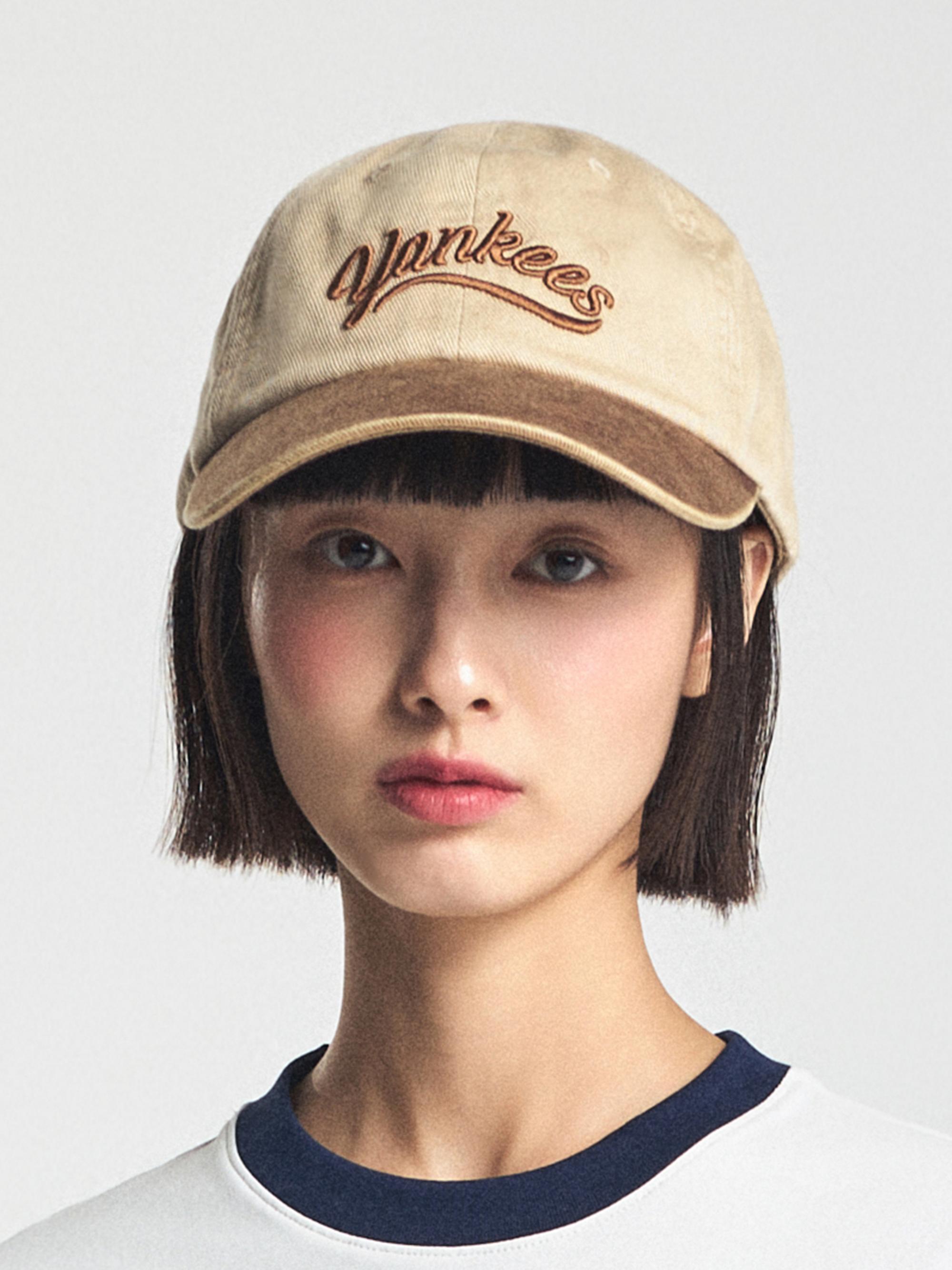 MLB 바시티 빈티지 컬시브 배색 언스트럭쳐 볼캡 뉴욕양키스 (LIGHT BEIGE)